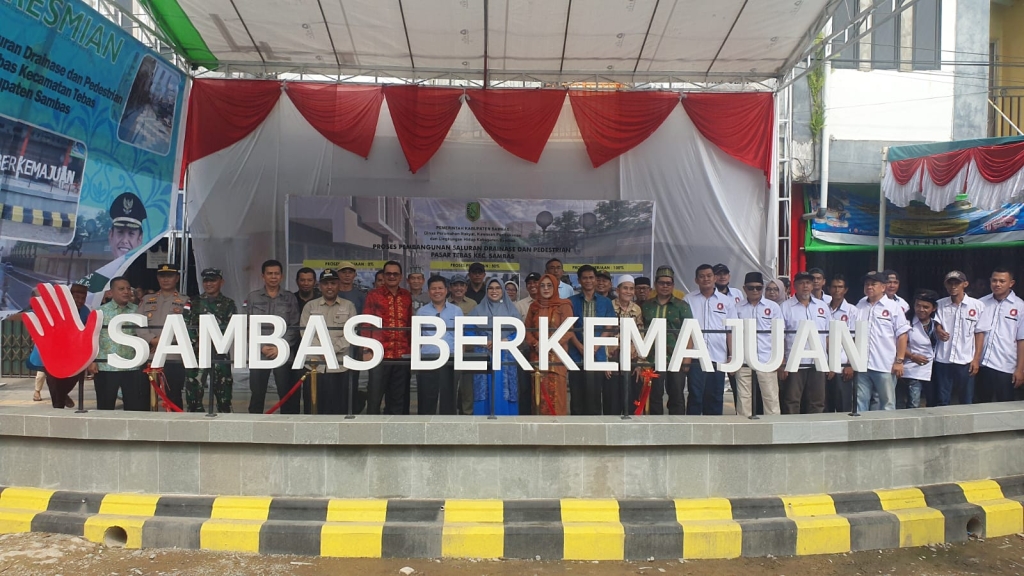Bangunan Saluran Drainase dan Pedestrian Pasar Tebas Diresmikan Bupati ... Bangunan Saluran Drainase dan Pedestrian Pasar Tebas Diresmikan Bupati ...